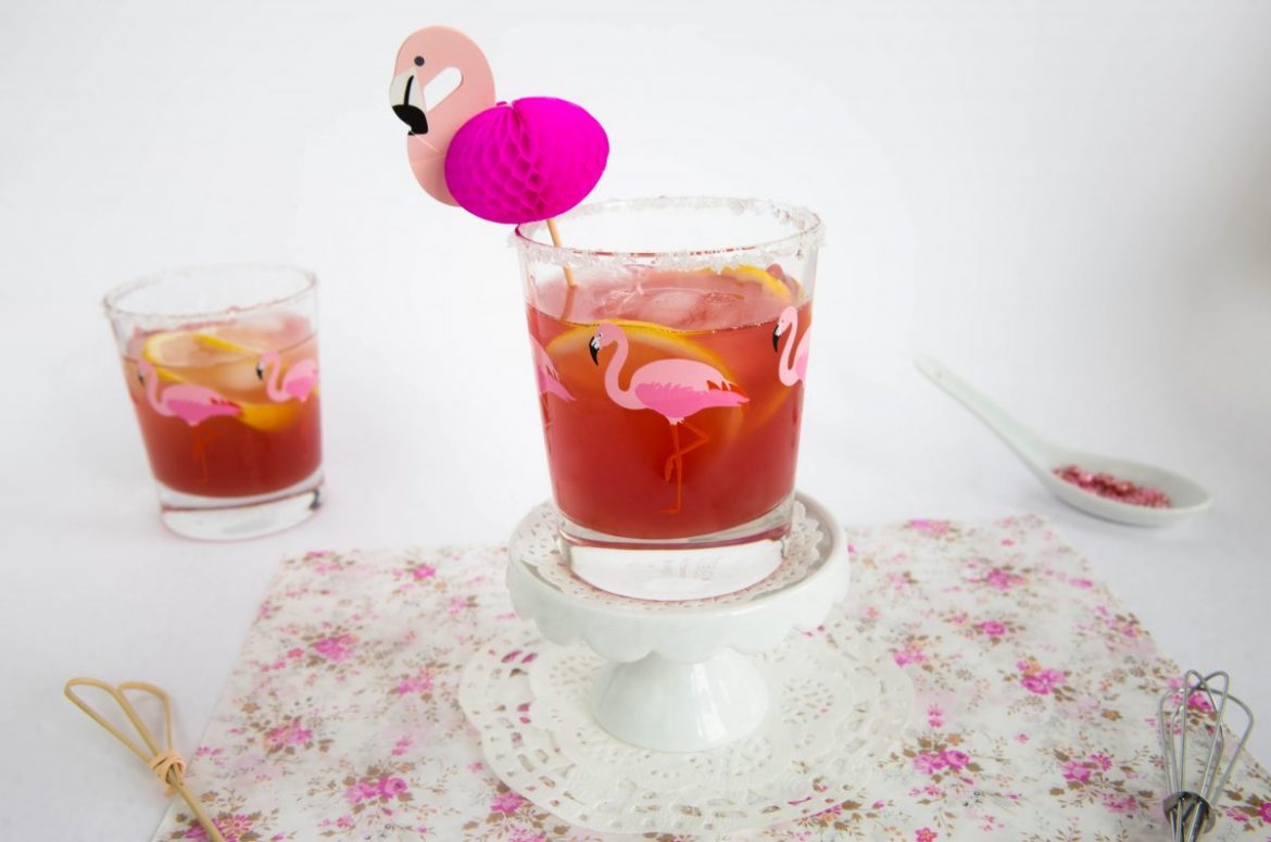 Sommerlicher Flamingo Cocktail ohne Alkohol